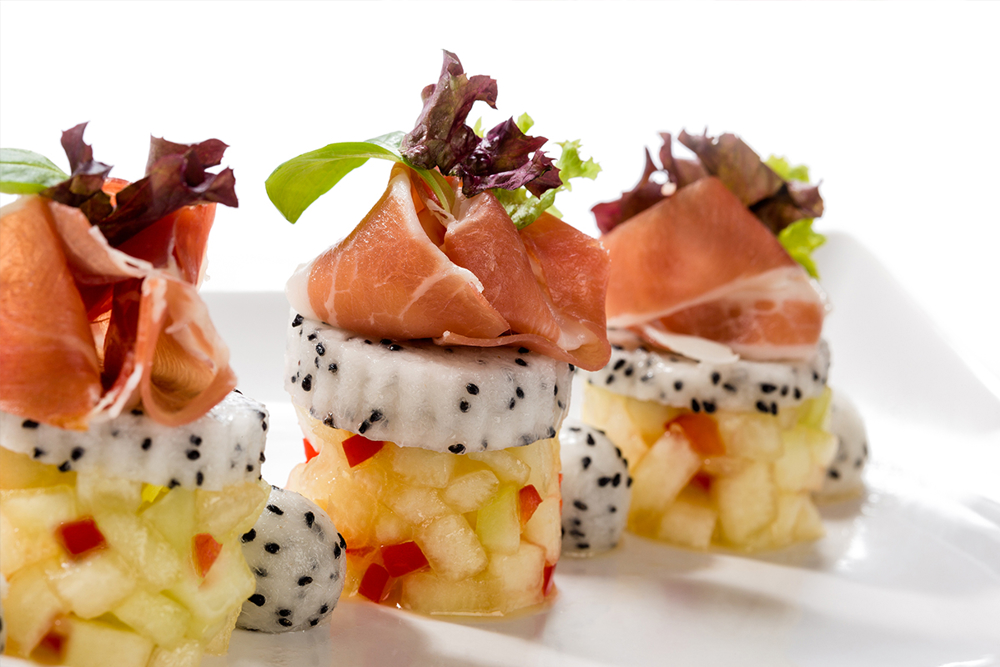 Dragon fruit tower with Parma ham and melon - EAT ME