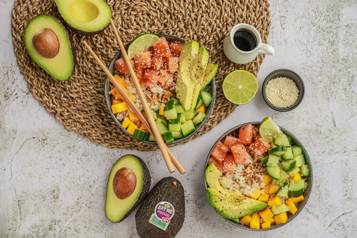 Poké bowl met avocado en zalm - EAT ME