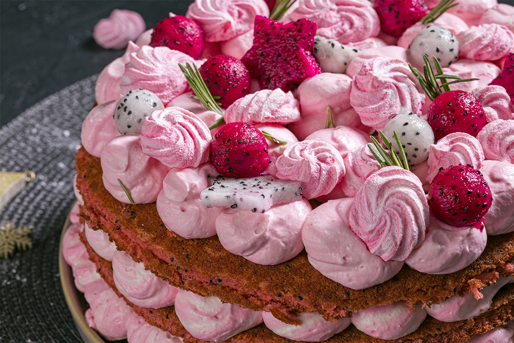 Dragon fruit layer cake - EAT ME