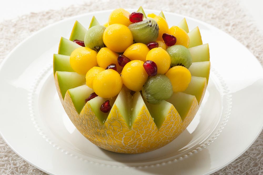 Melon filled with fruit - EAT ME